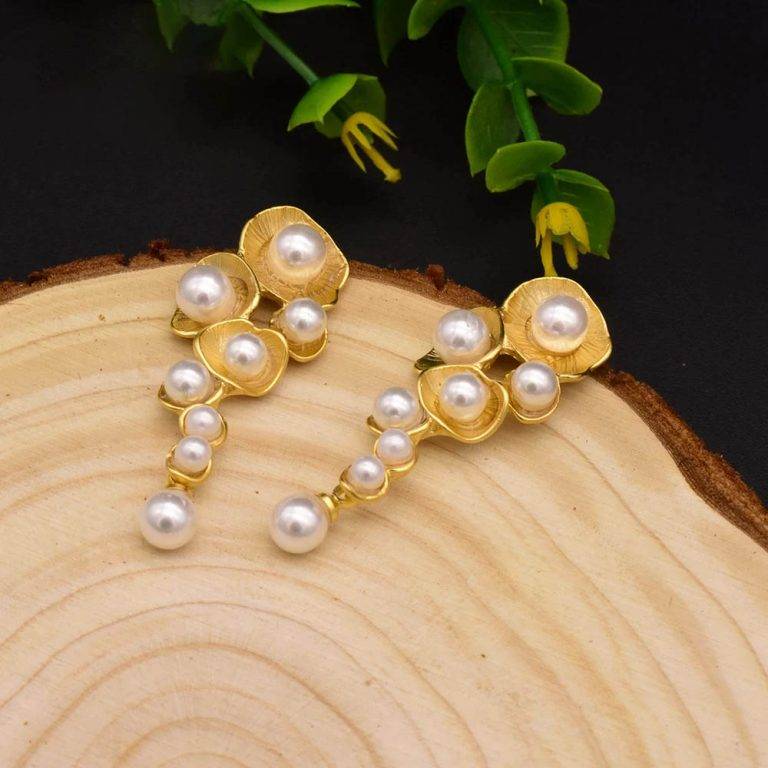 SHELL PEARL DROP EARRINGS - Dewdrops & Vines