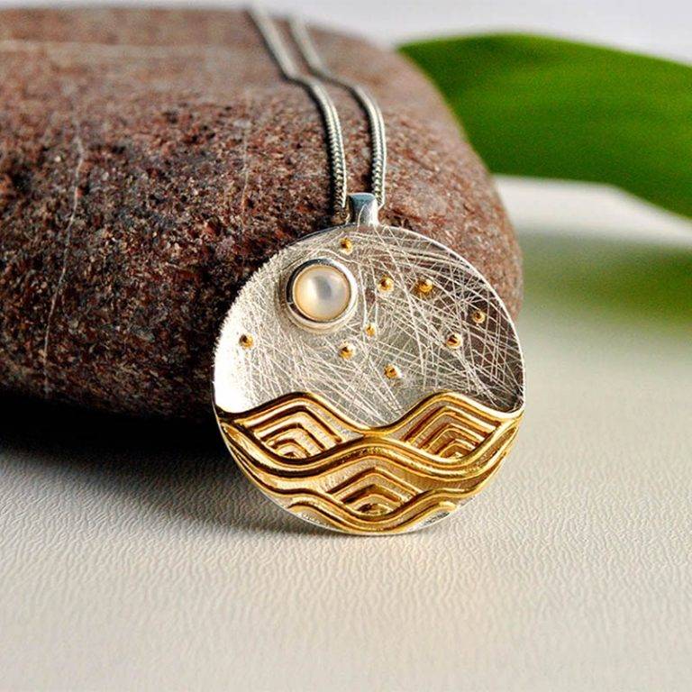 MOONLIGHT SHADOW PENDANT NECKLACE - Dewdrops & Vines