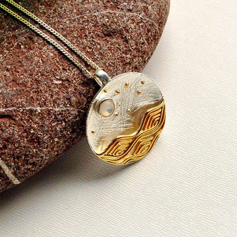 MOONLIGHT SHADOW PENDANT NECKLACE - Dewdrops & Vines