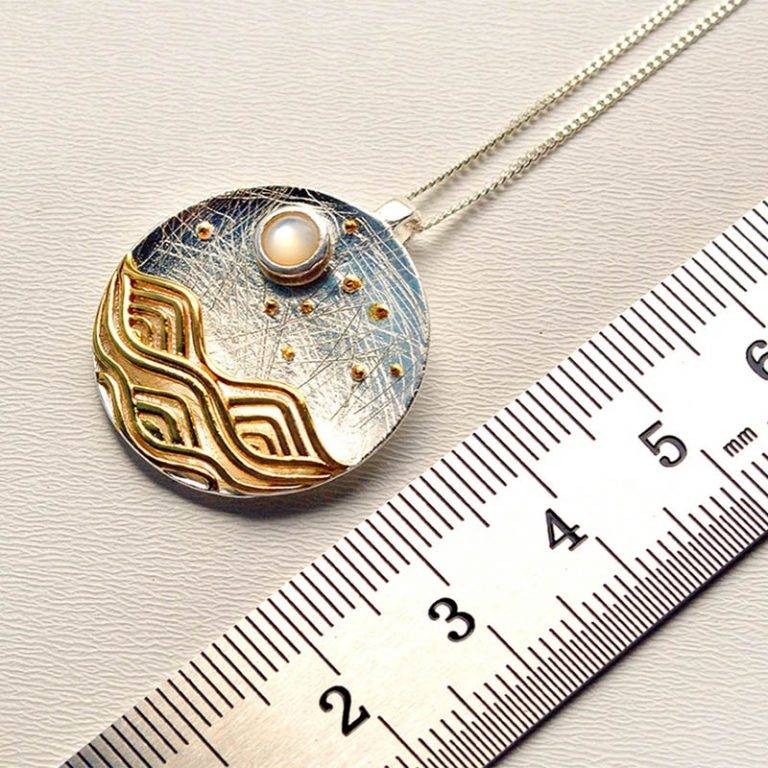 MOONLIGHT SHADOW PENDANT NECKLACE - Dewdrops & Vines